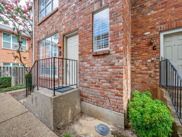 5907 Hillcrest Avenue # C1