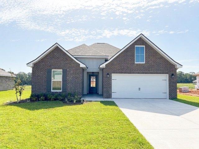 5908 Luckenbach Ln, Crestview, FL 32539