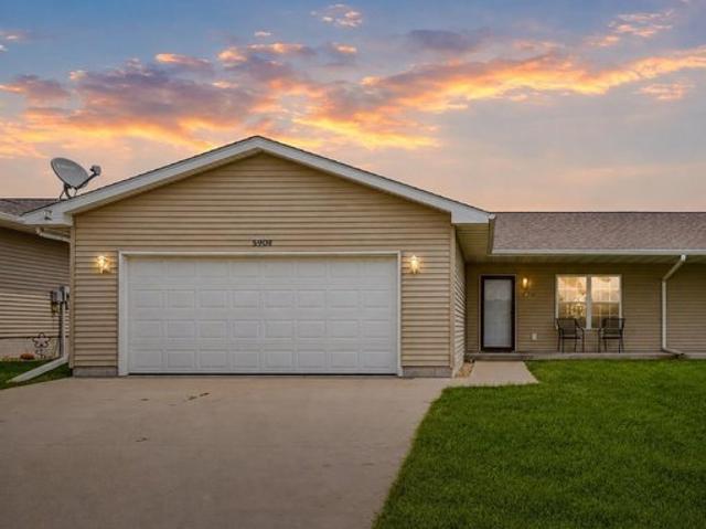 5908 Summerland Dr, Waterloo, IA 50701