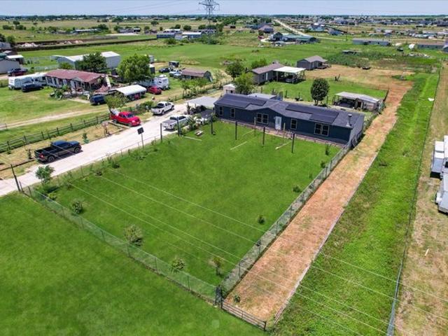 5909 Black Springs Ln, Joshua, TX 76058