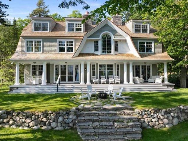 5909 Cook Point Dr, Harbor Springs, MI 49740