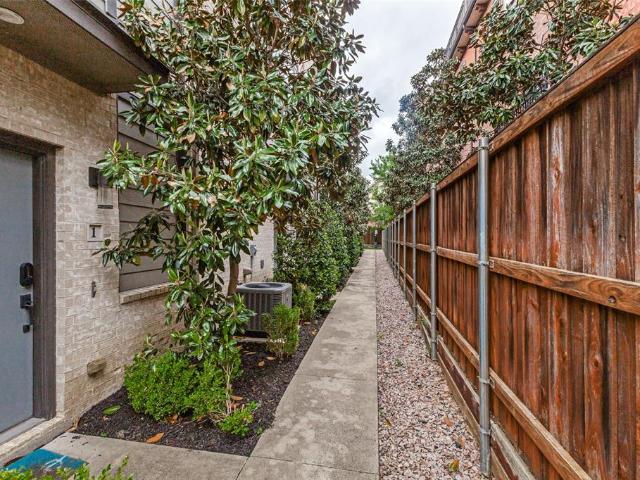 5909 Ross Avenue # 3