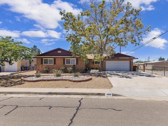 5909 Woodford Dr NE, Albuquerque, NM 87110