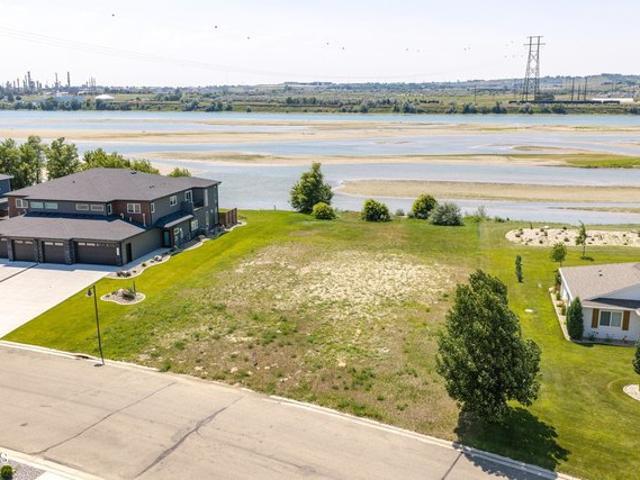 5900 Misty Waters Dr, Bismarck, ND 58503