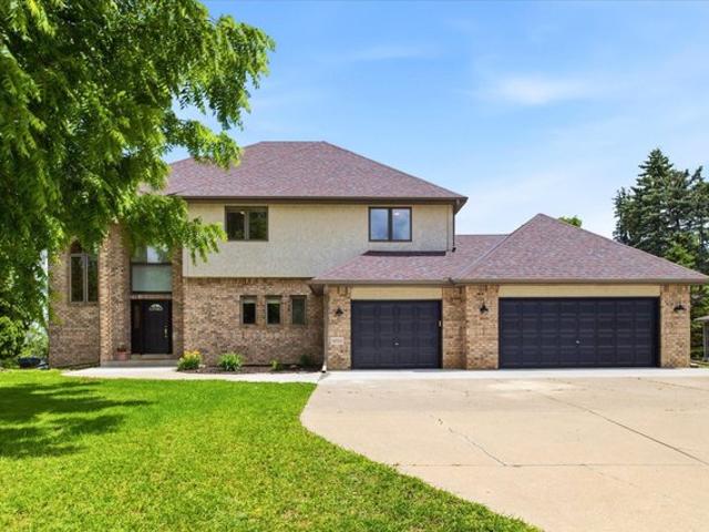 5900 Otter Ridge Cir, White Bear Lake, MN 55110