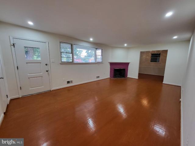 5900 Arbroath Dr, Clinton, MD 20735 | MLS #MDPG2194 | Compass