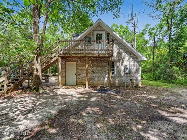 5900 Brown Rd, Ocean Springs, MS 39564