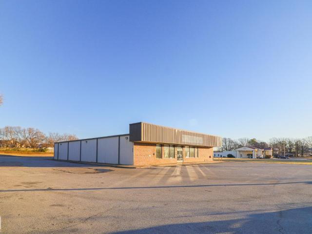5900 E Johnson