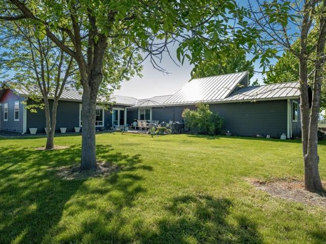5900 Peace Ln, Central Point, OR 97502