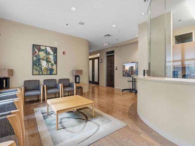 5900 Southwest Pkwy # 401