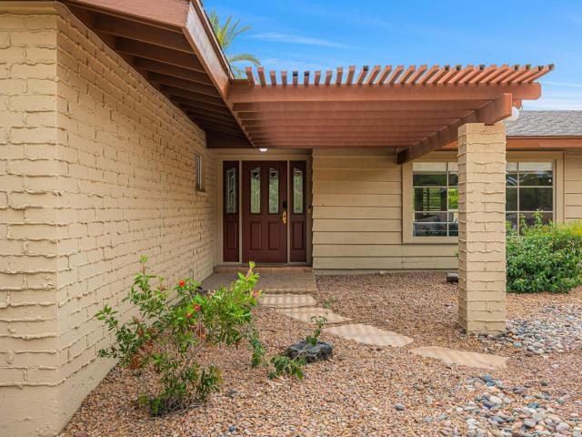 5901 E Cactus Wren Road