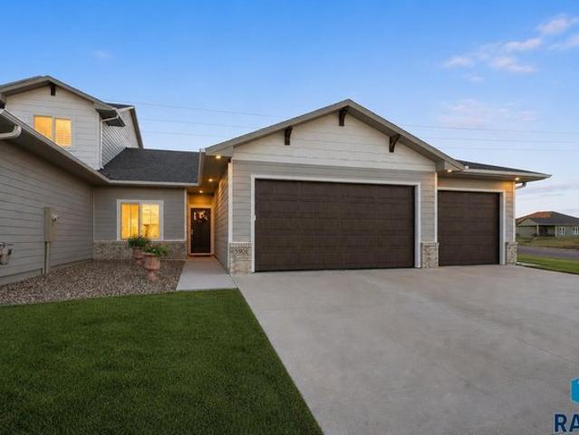 5901 S Spirea Ave, Sioux Falls, SD 57108