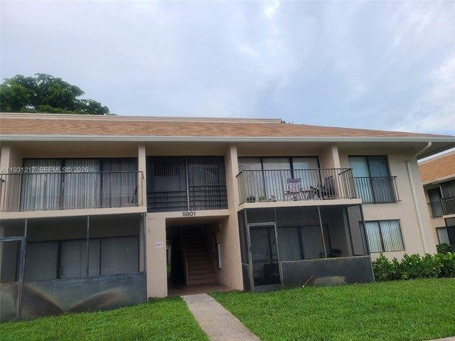 5901 Washington St Apt 251, Hollywood, FL 33023