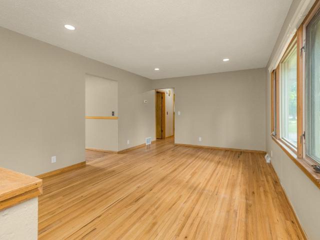 5901 6th Street NE