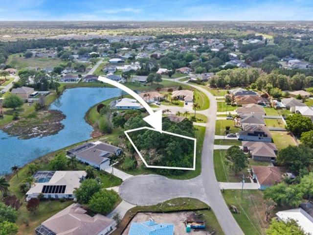 5902 NW Tyrol Ct, Port Saint Lucie, FL 34983