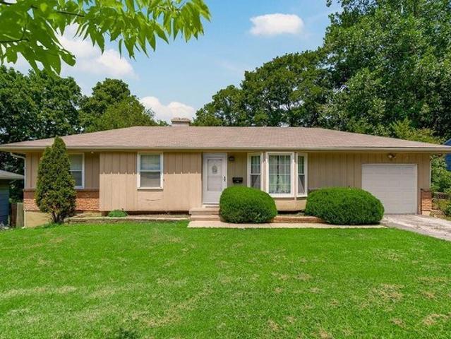 5902 Fairlane Dr, Kansas City, MO 64134