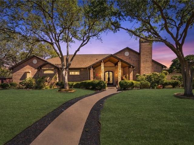 5902 Woodmere Dr, Corpus Christi, TX 78414