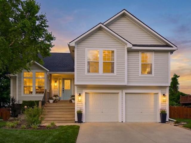 5903 Meadow Sweet Ln, Shawnee, KS 66226