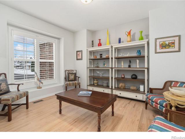 5903 Twin Wash Square
