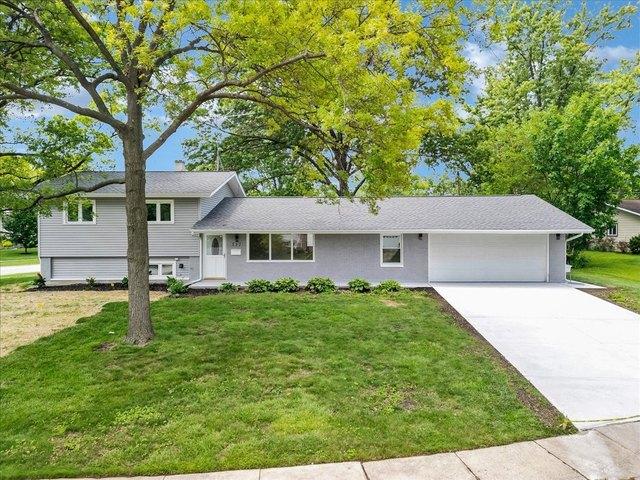 590 Durham Ct, Hoffman Estates, IL 60169