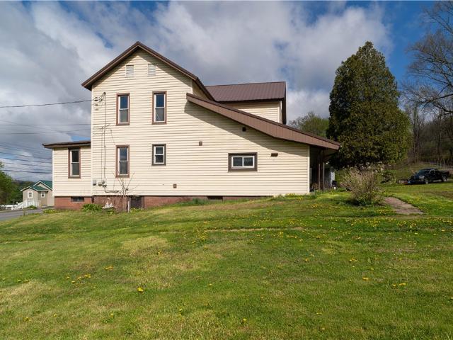 590 E Main St