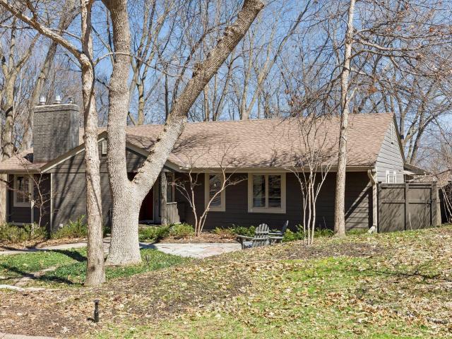 590 Montcalm Place