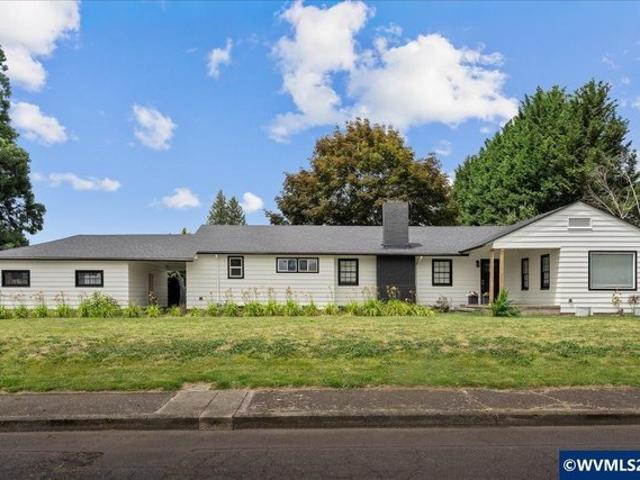 590 N Pershing St, Mount Angel, OR 97362