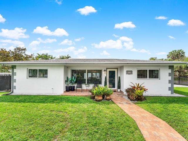 590 NW 126th St, North Miami, FL 33168