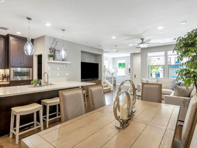 590 Sandalwood Dr, Livermore, CA 94551