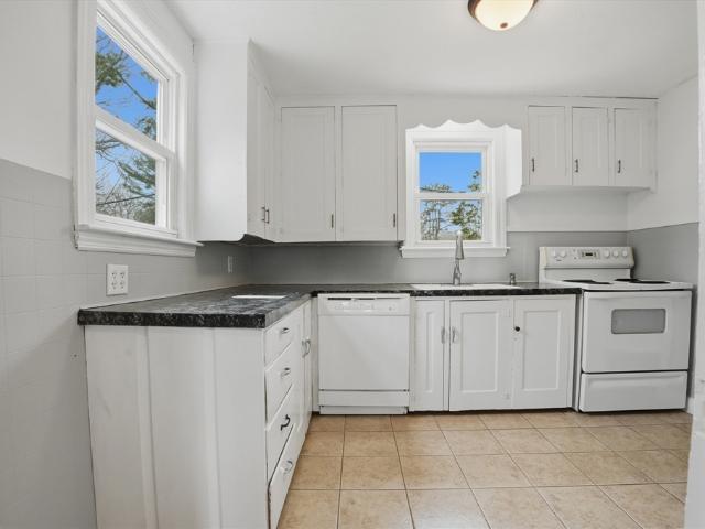 590 Sandwich Rd
