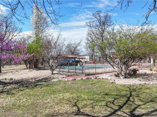 590 Racquet Club Drive # 406