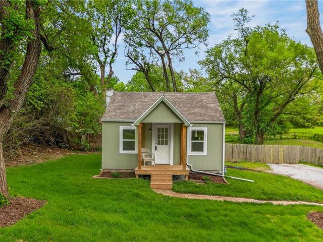 5915 Marion Ave, Kansas City, MO 64133 | MLS #2614 | Compass