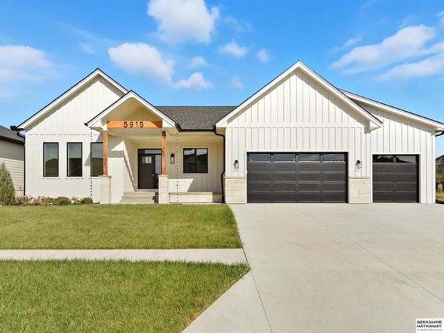 5915 N 169th St, Omaha, NE 68116