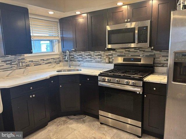 5915 N 6th St, Philadelphia, PA 19120