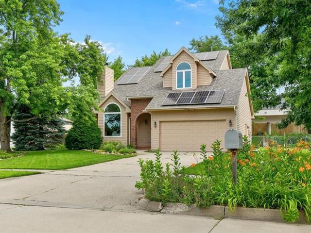5915 Brookview Dr, West Des Moines, IA 50266