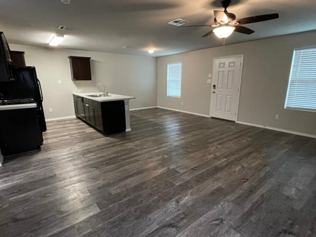 5915 Lady Ln