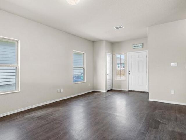 5915 Poolside Park
