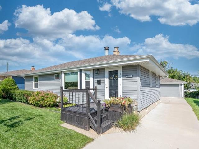 5915 43rd Ave, Kenosha, WI 53144