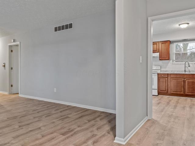 5915 5 Beechcroft Road