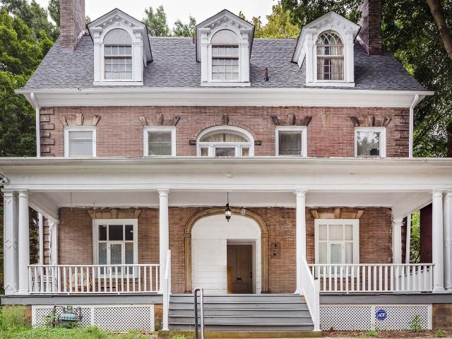 5916 Howe St in Shadyside 3 Bedroom Apartment for Rent at 5916 Howe St, Pittsburgh, PA 15232 Shadyside