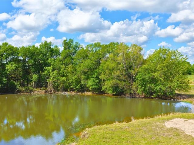 5916 Private Road 2003 +16.9 acres