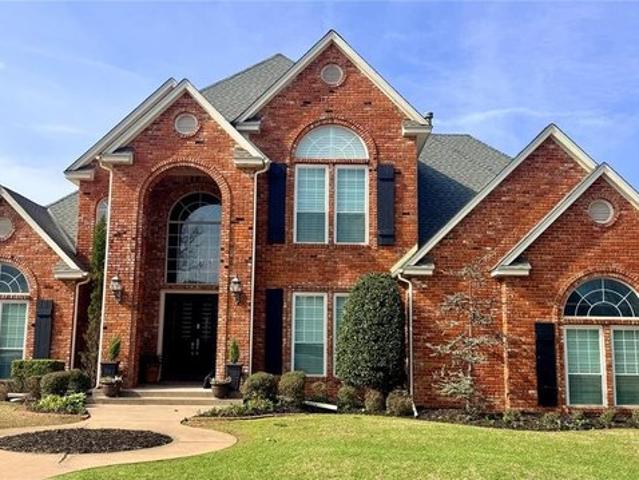 5917 Laquinta Dr, Edmond, OK 73025