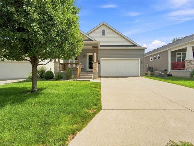 5917 Sapphire Cir, Johnston, IA 50131