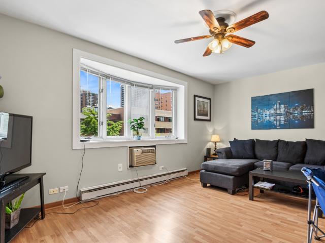 5918 N Kenmore Avenue # 415