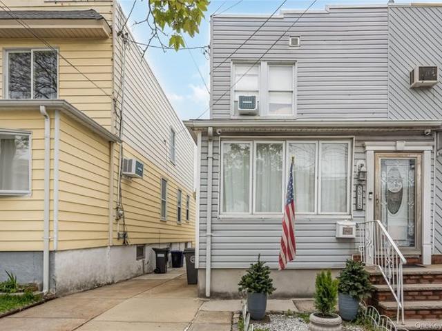 5918 60th St, Maspeth, NY 11378