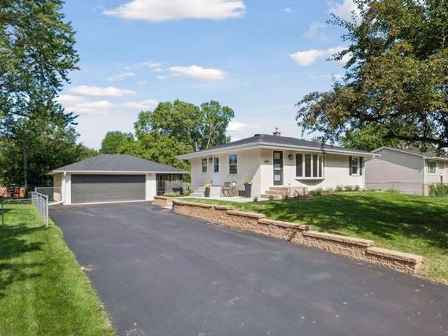 5919 Carlson St, Shoreview, MN 55126