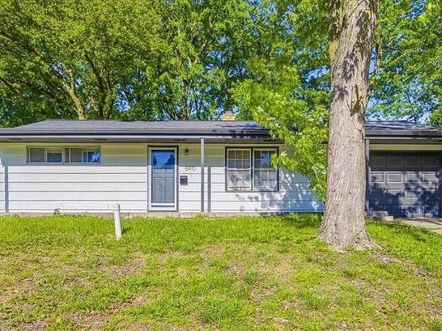 5910 N Park Ave, Gladstone, MO 64118