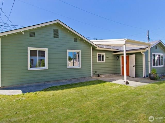 5910 E J St, Tacoma, WA 98404