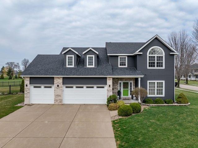 5911 Woodland Ave, Davenport, IA 52807