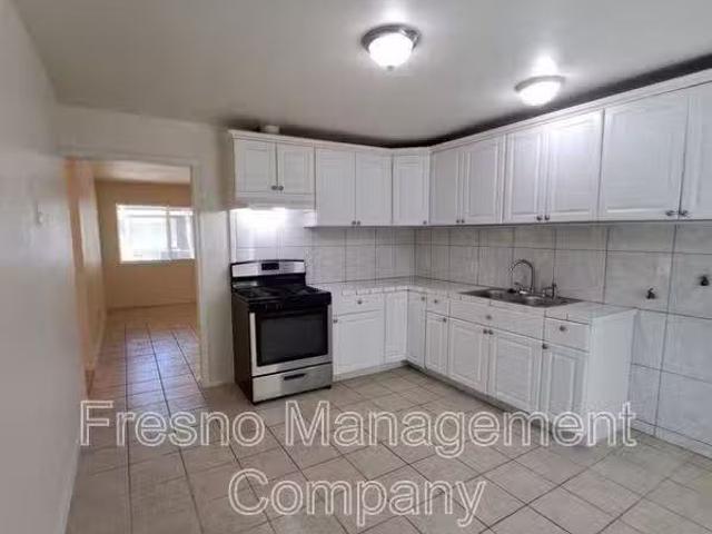59120073 2221 S Poppy Ave #101